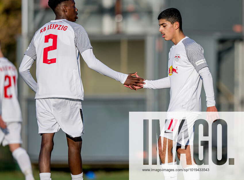 Leipzigs Abdul Baki Al Khalaf with Seal Luyeye Mpasi Football U15 C ...