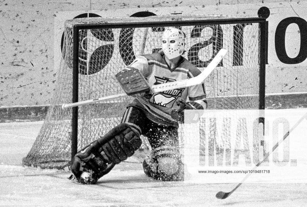 ARCHIVE MOSCOW 1979 04 27 Pelle Lindbergh in action in the playoff ...