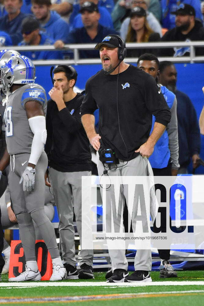 DETROIT, MI - NOVEMBER 24: Detroit Lions Head Coach Dan Campbell yells ...