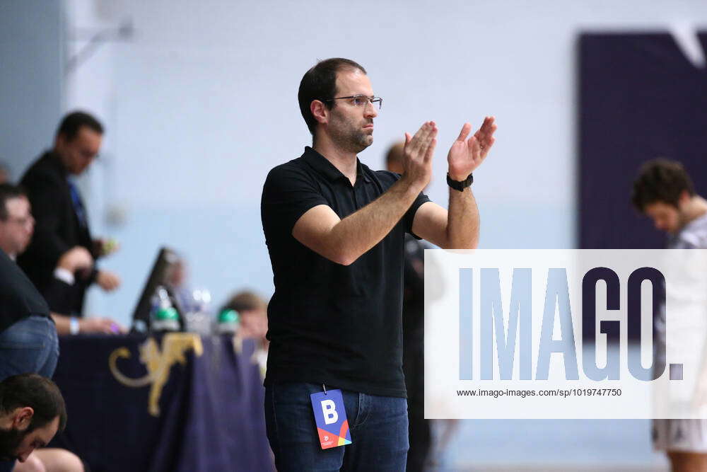 Thomas Merlin (Entraineur adjoint Massy Essonne HB) HANDBALL : Massy ...