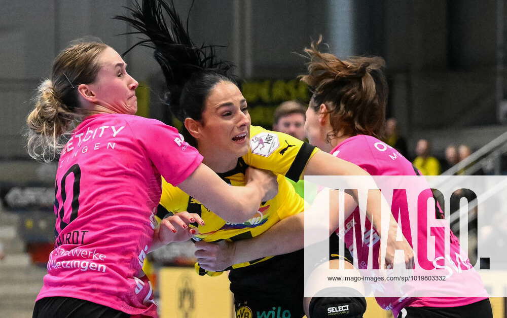 Lena Degenhardt TusSies Metzingen, 10 and Svenja Huebner TusSies ...