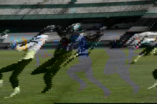 Final da Liga do Campeonato Brasileiro de Futebol Americano com os ti ...