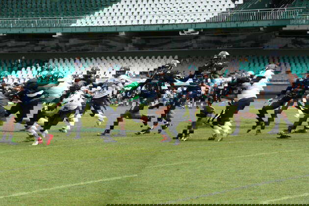 Final da Liga do Campeonato Brasileiro de Futebol Americano com os ti ...