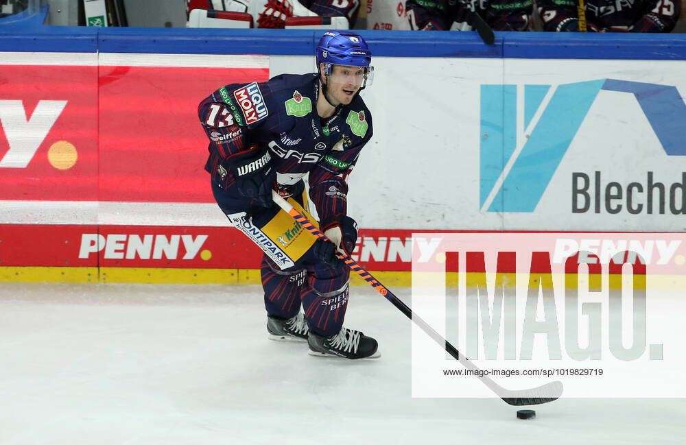 Peter Regin single image crop action sport ice hockey penny DEL German ...