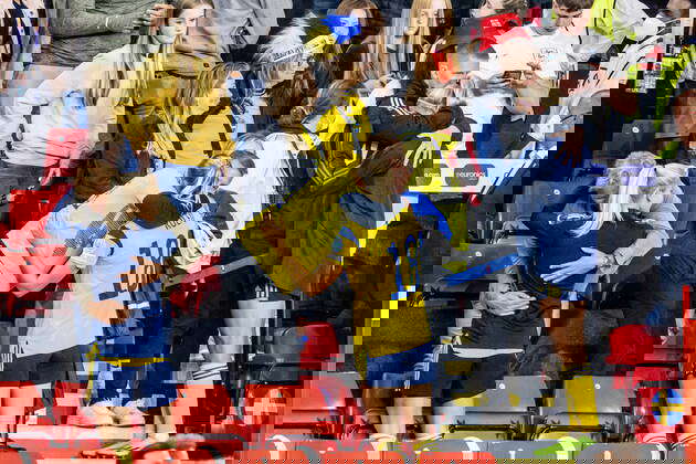 Amanda Nilden with family, Fridolina Rolfö with boyfriend Simon Schott ...