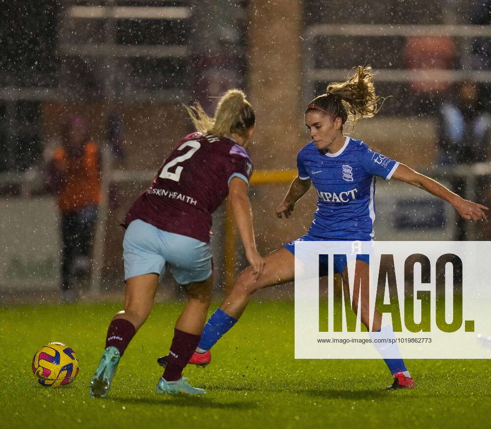 Dagenham, England, November 27th 2022: Jamie Finn (8 Birmingham ...