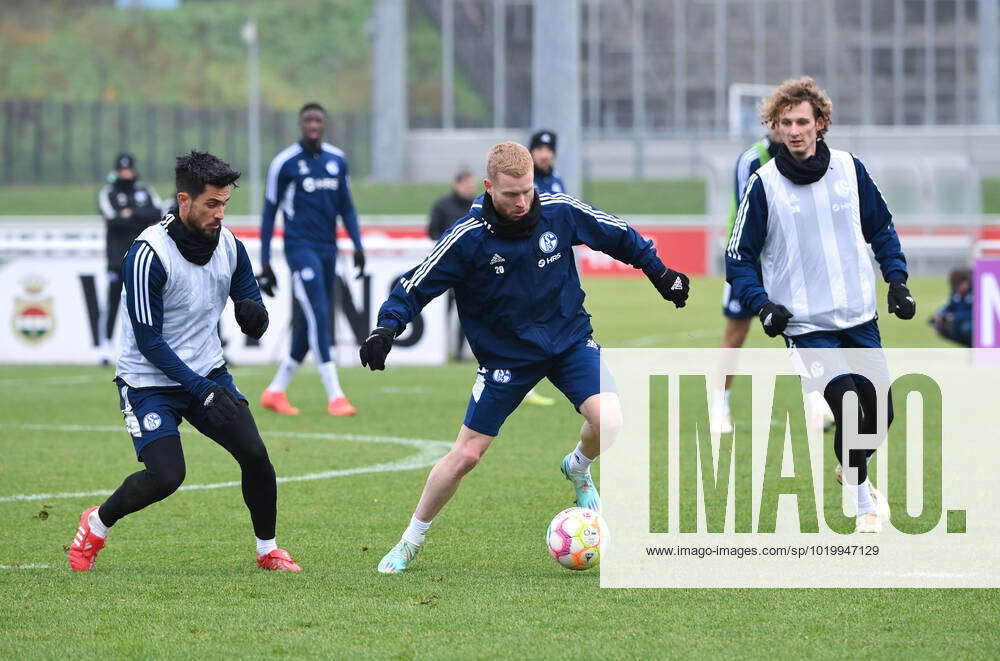 f l , Danny Latza FC Schalke 04 , Florent Mollet FC Schalke 04 , Alex ...