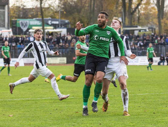 Game scene, duel between Andrew Wooten SCP 2 f r and Julian Matthias ...