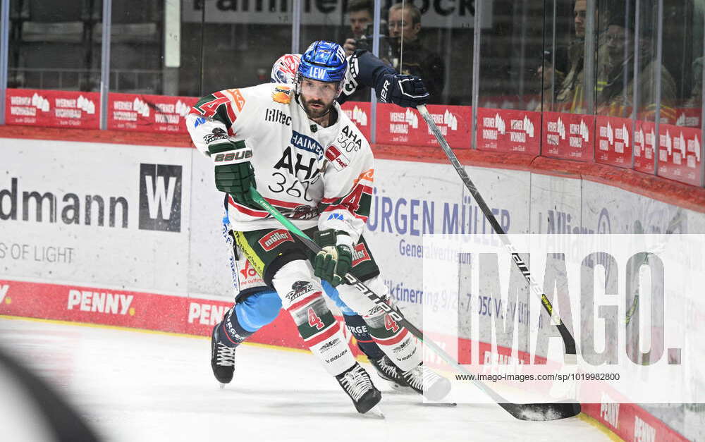 Henry Haase Augsburger Panther 4 Schwenninger Wild Wings vs Augsburger ...