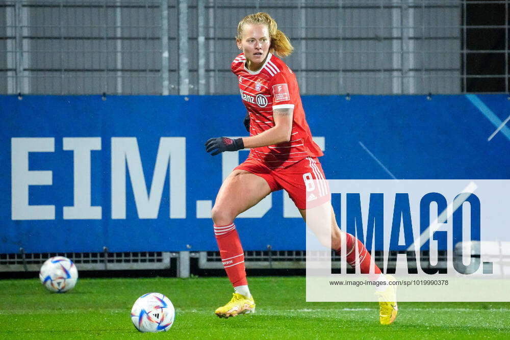 Maximiliane Rall Maxi Rall, FCB, 8 , on the ball, crop, full body ...