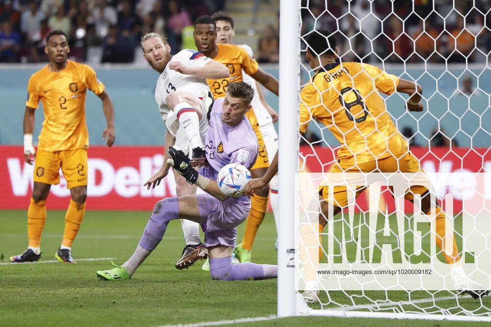 (221203) -- DOHA, Dec. 3, 2022 -- Tim Ream (2nd L) of the United States ...