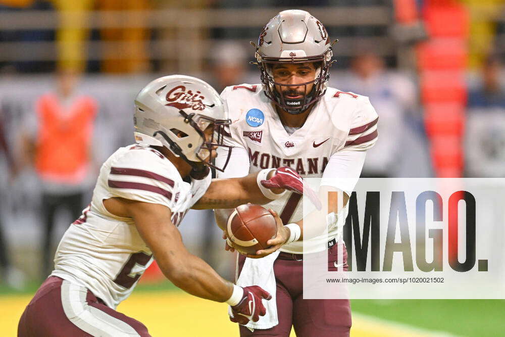 Montana Grizzlies quarterback Lucas Johnson (7) hands off to Montana Grizzlies running back Isiah