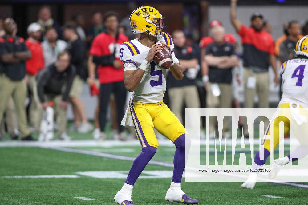 December 03, 2022: LSU quarterback Jayden Daniels (5) looks to deliver ...