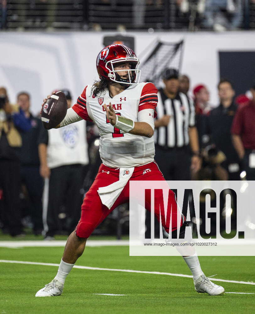 December 02 2022 Las Vegas, NV U.S.A. Utah Utes quarterback Cameron ...