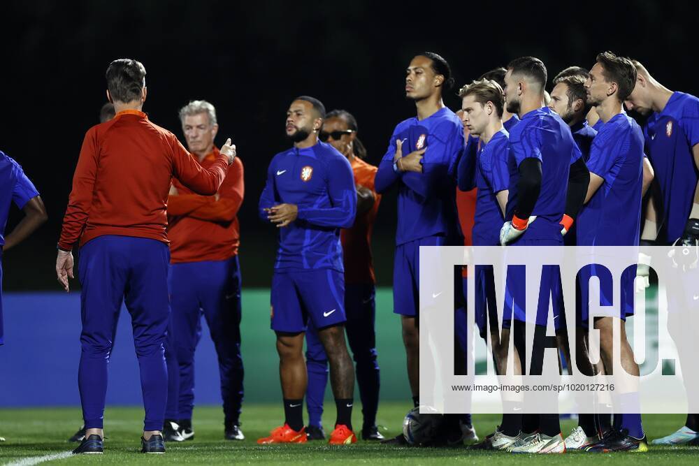 DOHA lr Coach Louis van Gaal, Memphis Depay, Virgil van Dijk, Frenkie de Jong, Justin Bijlow, Luuk