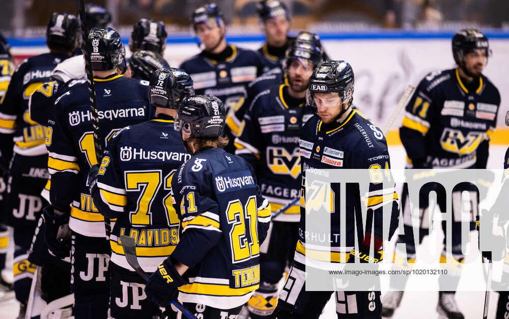 221208 HV71s players depress after the ice hockey match in the SHL between HV71 and Örebro on