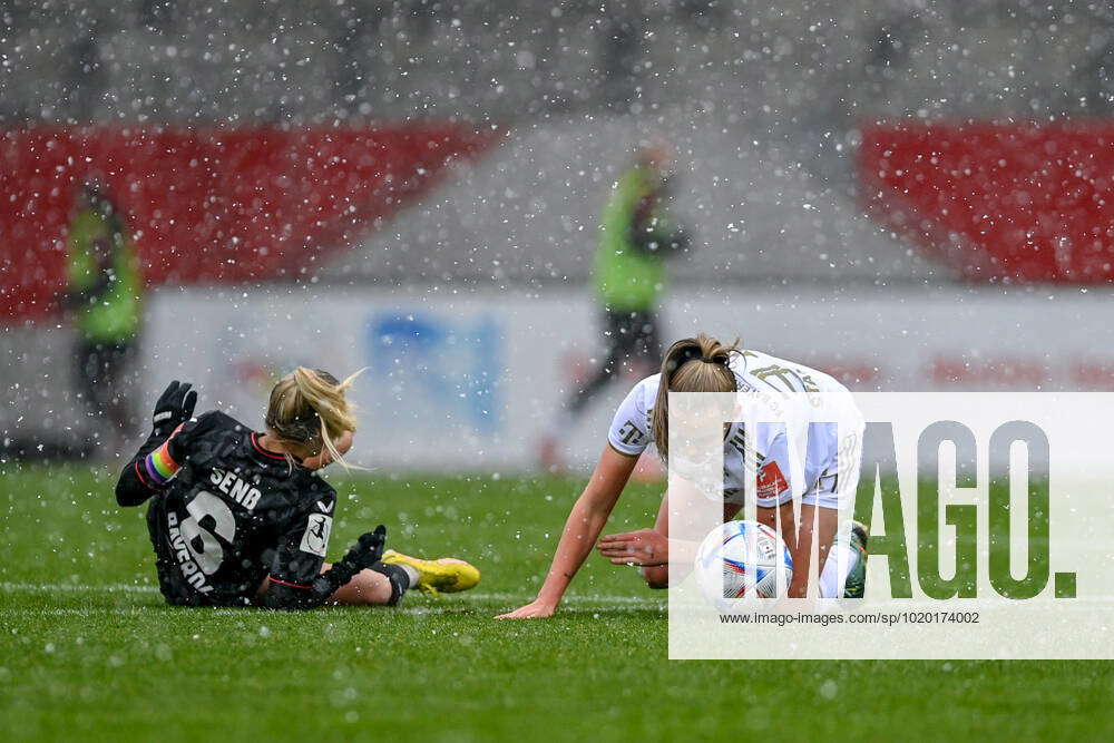 V Li Elisa Senss Bayer Leverkusen 6 Georgia Stanway Fc Bayern München