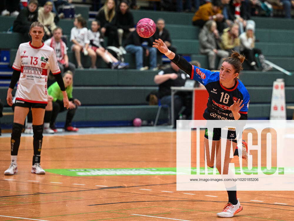 Lea Neubrandner SG H2Ku Herrenberg, 18 on the penalty kick Pia Adams ...