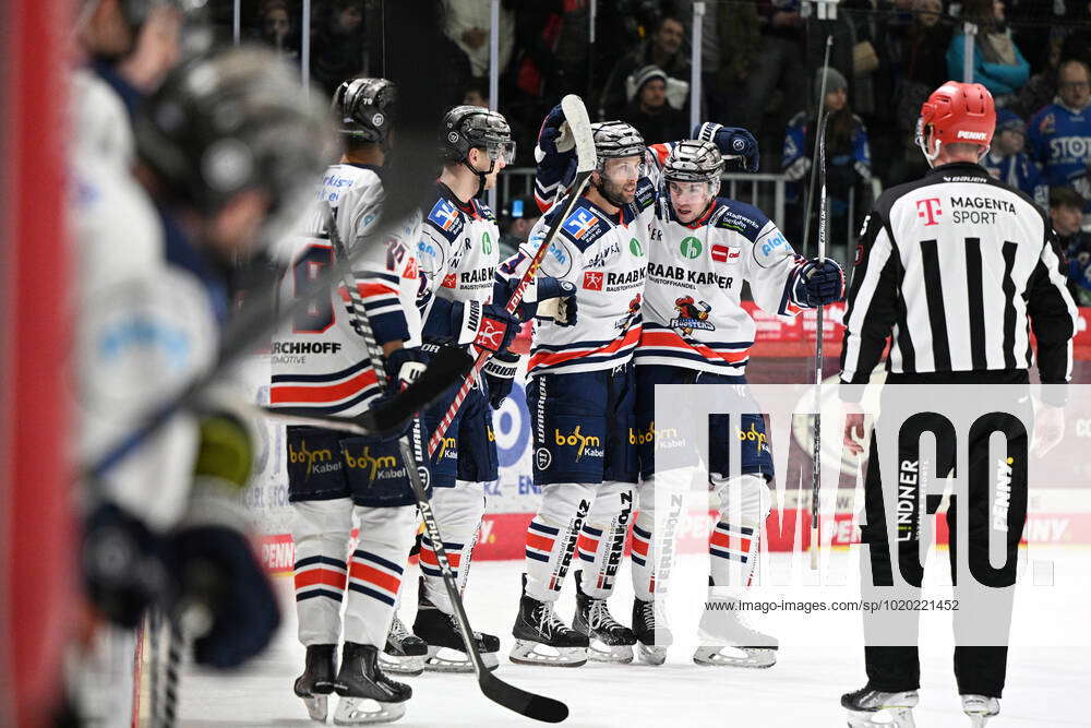Brent Raedeke Iserlohn Roosters Colin Ugbekile Iserlohn Roosters ...