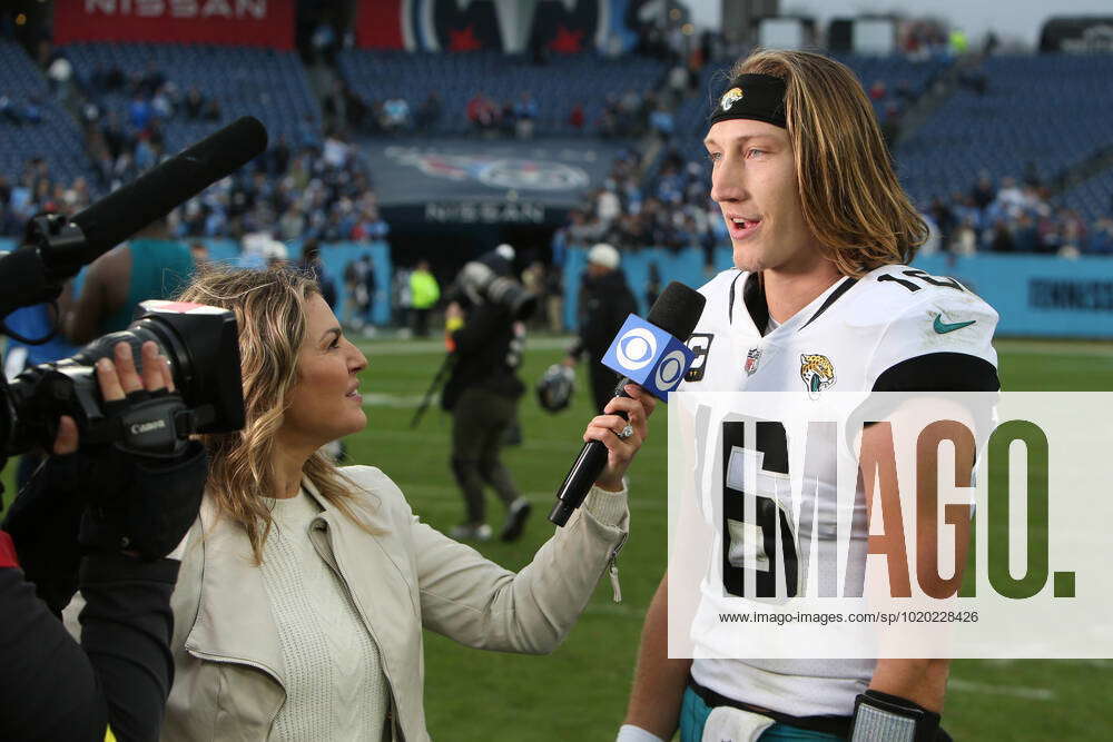 NASHVILLE, TN - DECEMBER 11: CBS Sports sideline reporter Amanda Renner ...