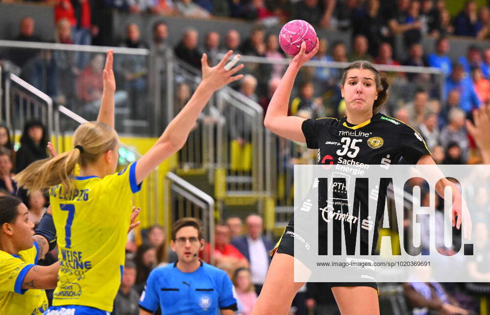 on the ball Isabel Wolff Rödertal against Julia Weise Leipzig, final ...