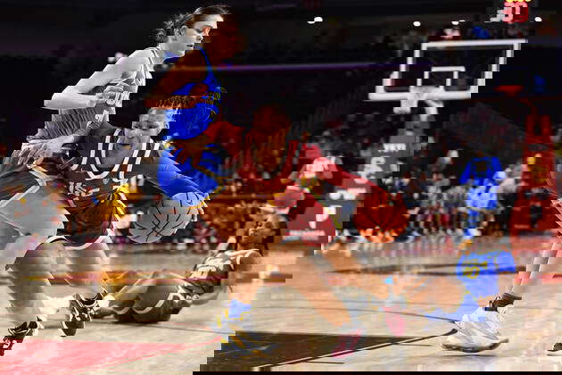 LOS ANGELES, CA - DECEMBER 15: USC Trojans guard Destiny Littleton (11 ...