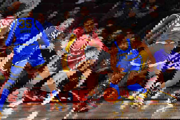 LOS ANGELES, CA - DECEMBER 15: USC Trojans guard Destiny Littleton (11 ...