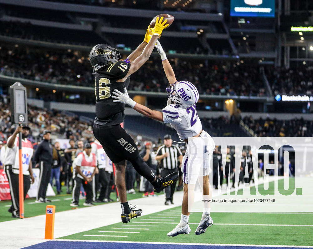 December 16, 2022: South Oak Cliff High School s Trey Jackson 16 grabs ...