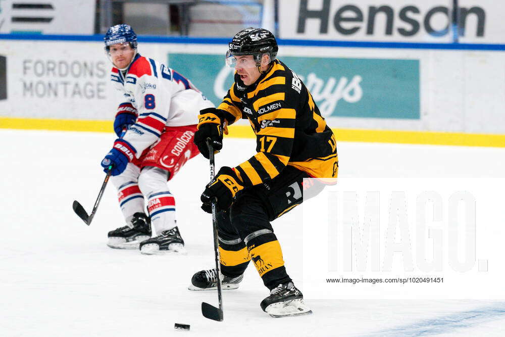221217 Skellefteas Pär Lindholm during the ice hockey match in the SHL between Skelleftea and