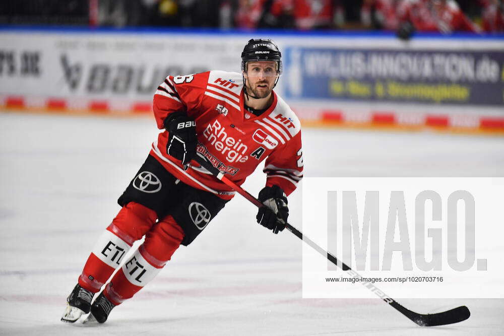 COLOGNE, GERMANY - DECEMBER 20, 2022: DAVID MCINTYRE. Hockey match DEL ...
