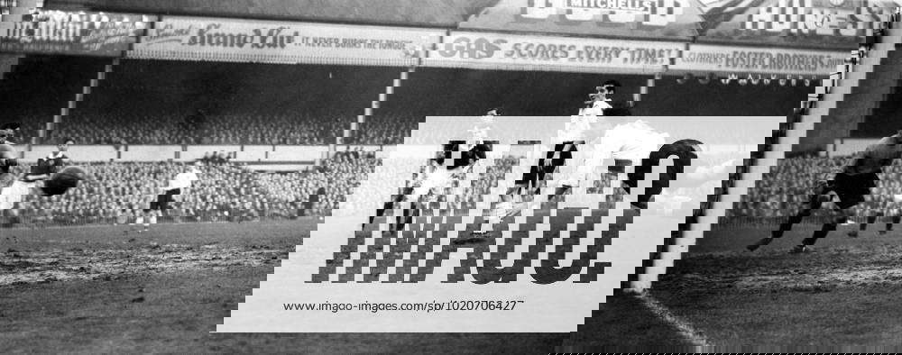 Nat Lofthouse England v Ireland Nat Lofthouse, the England centre ...