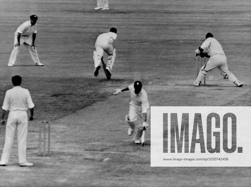 BARRY JARMAN AND PETER PARFITT IN CRICKET ACTION IN AUSTRALIA ; 15 JANUARY