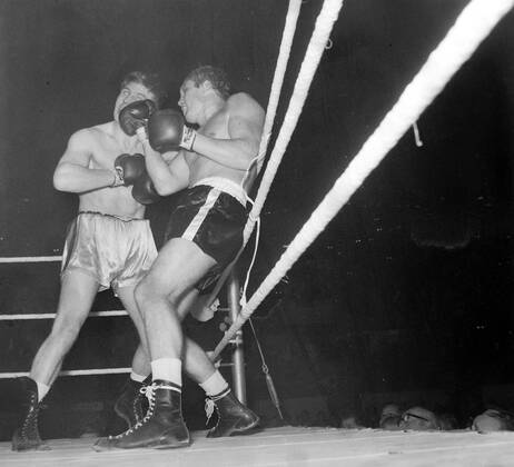 BOXING HEAVYWEIGHT BILLY WALKER V JOHNNY PRESCOTT IN WEMBLEY ; 12 NOVEMBER