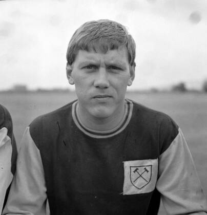 BRIAN DEAR - PORTRAIT OF FOOTBALLER OF WEST HAM FC FOOTBALL CLUB TEAM ...