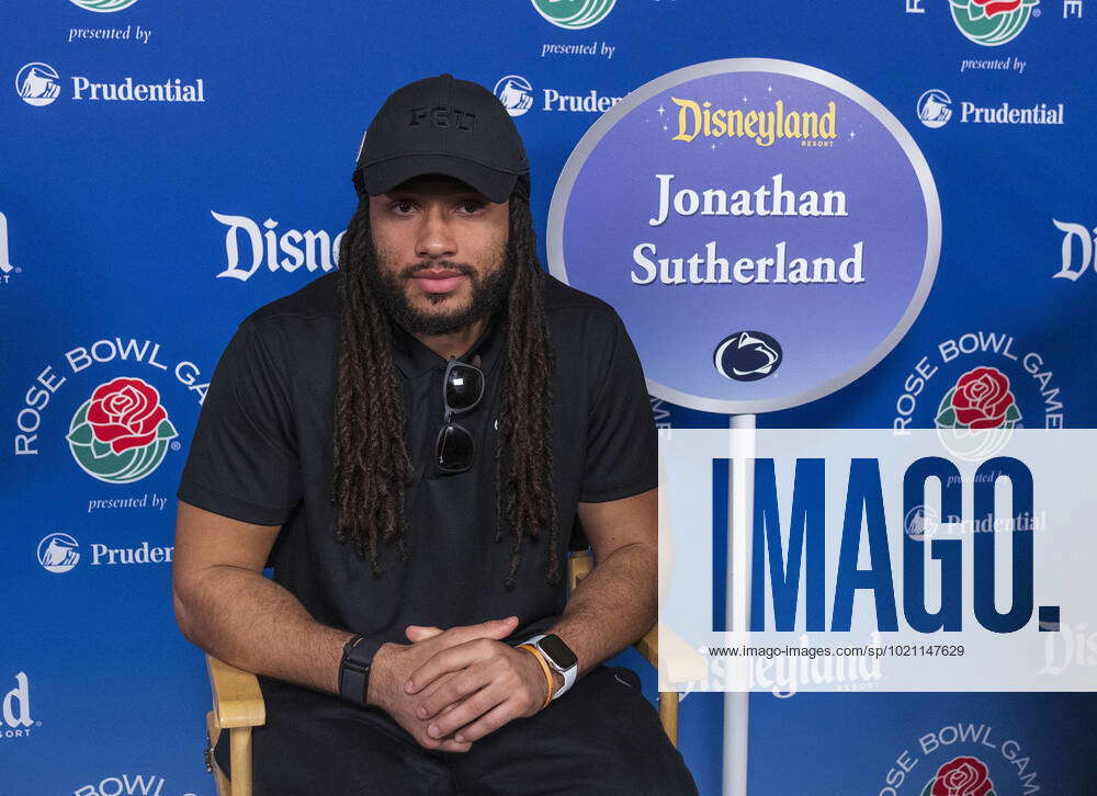 Anaheim, California, USA: 0 Jonathan Sutherland, LB of the University ...