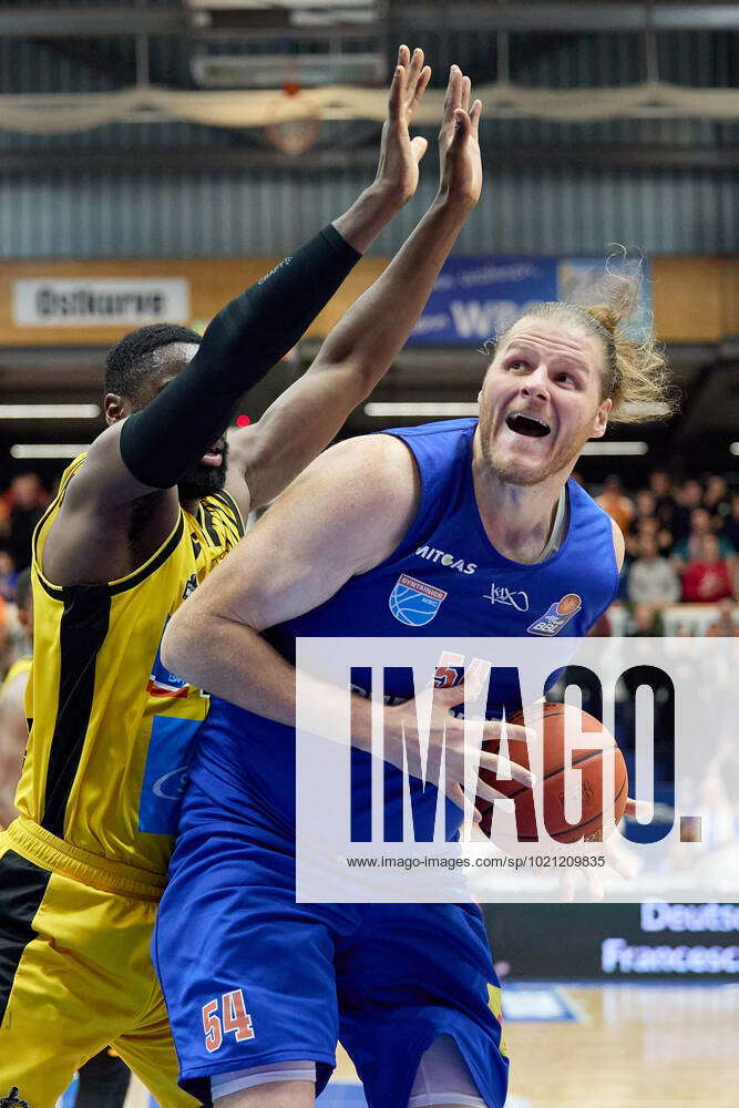 Eddy Edigin Ludwigsburg, 27 , John Bryant MBC, 54 , Syntainics MBC vs MHP Riesen Ludwigsburg