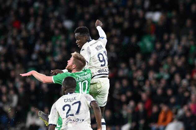 Gaetan Charbonnier (saint-etienne) vs Emmanuel Ntim (caen) FOOTBALL ...