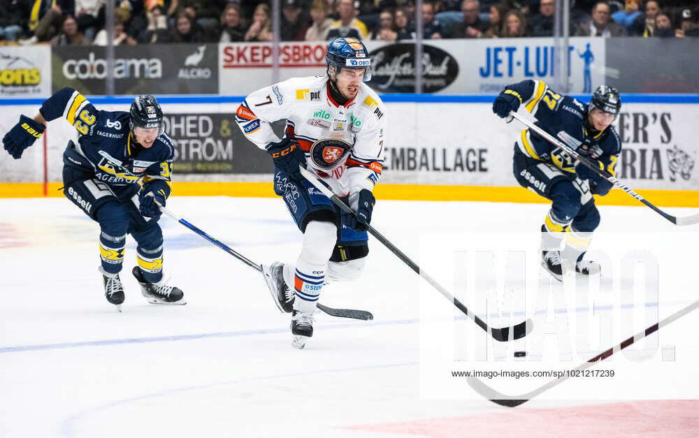 221230 Växjös Hardy Häman Aktell during the ice hockey match in the SHL between HV71 and Växjö on