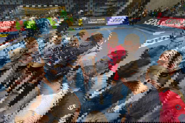 Thomas Zeitz VfL Waiblingen Tigers, coach and Julia Schraml VfL ...