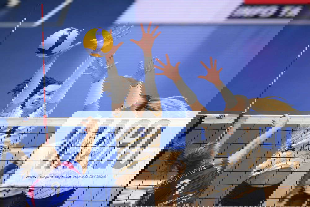 Haylie Benett (Levallois) Camille Massuel (Levallois) VOLLEYBALL ...