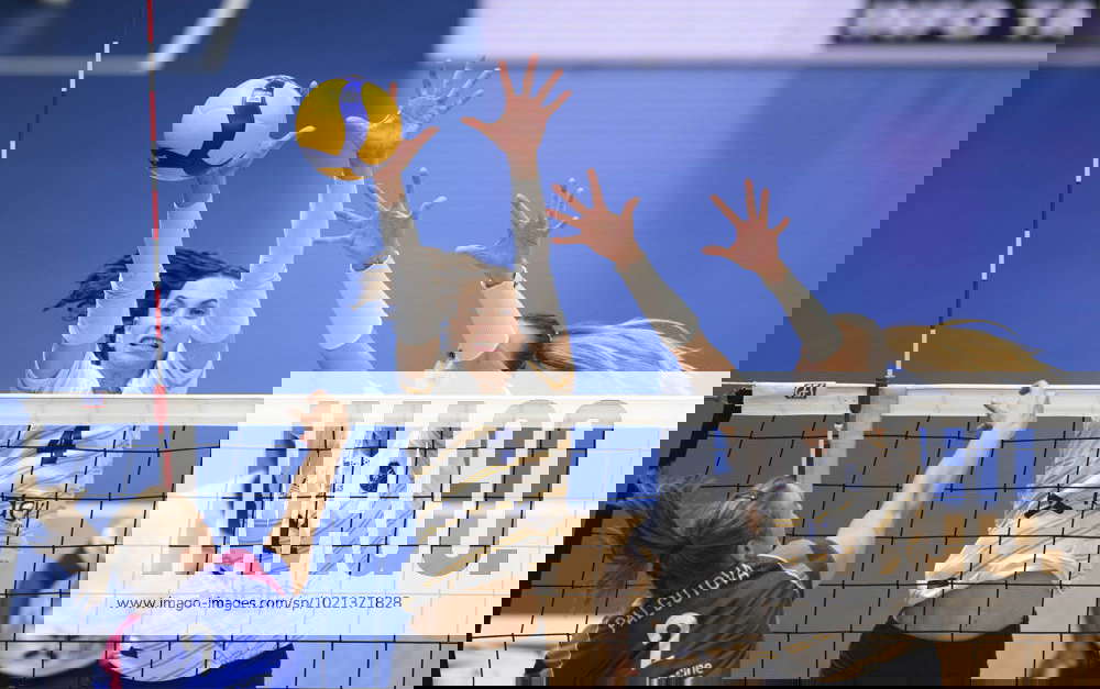 Haylie Benett (Levallois) Camille Massuel (Levallois) VOLLEYBALL ...