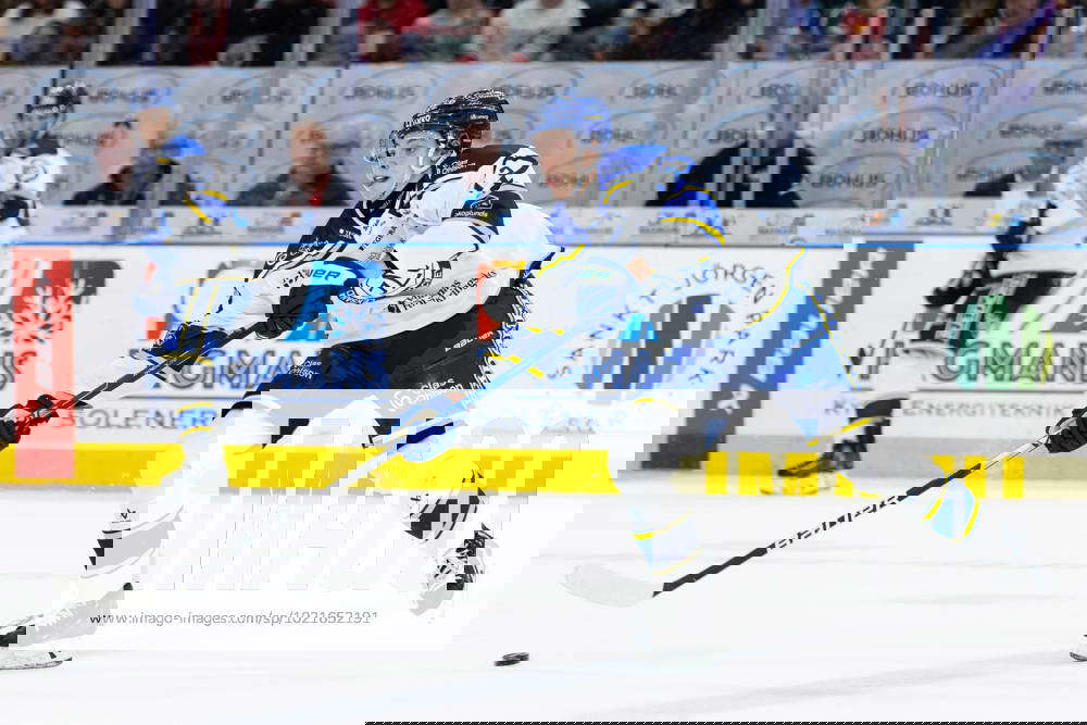 230105 Leksands Anton Johansson during the ice hockey match in the SHL between Frölunda and