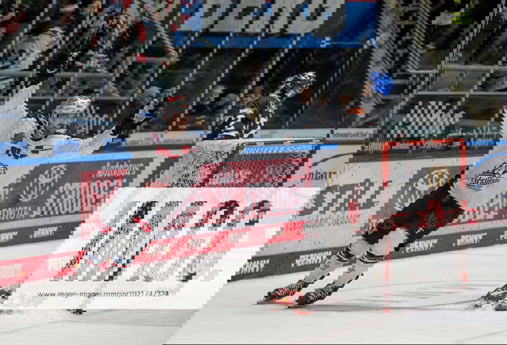 Rick Schofield Nuernberg Ice Tigers, 9 cheers the goal to equalize 3 3 ...