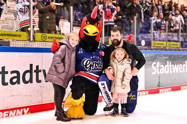 Kaspars Daugavins Iserlohn Roosters, 61 Moritz Wirth Fischtown Pinguins ...