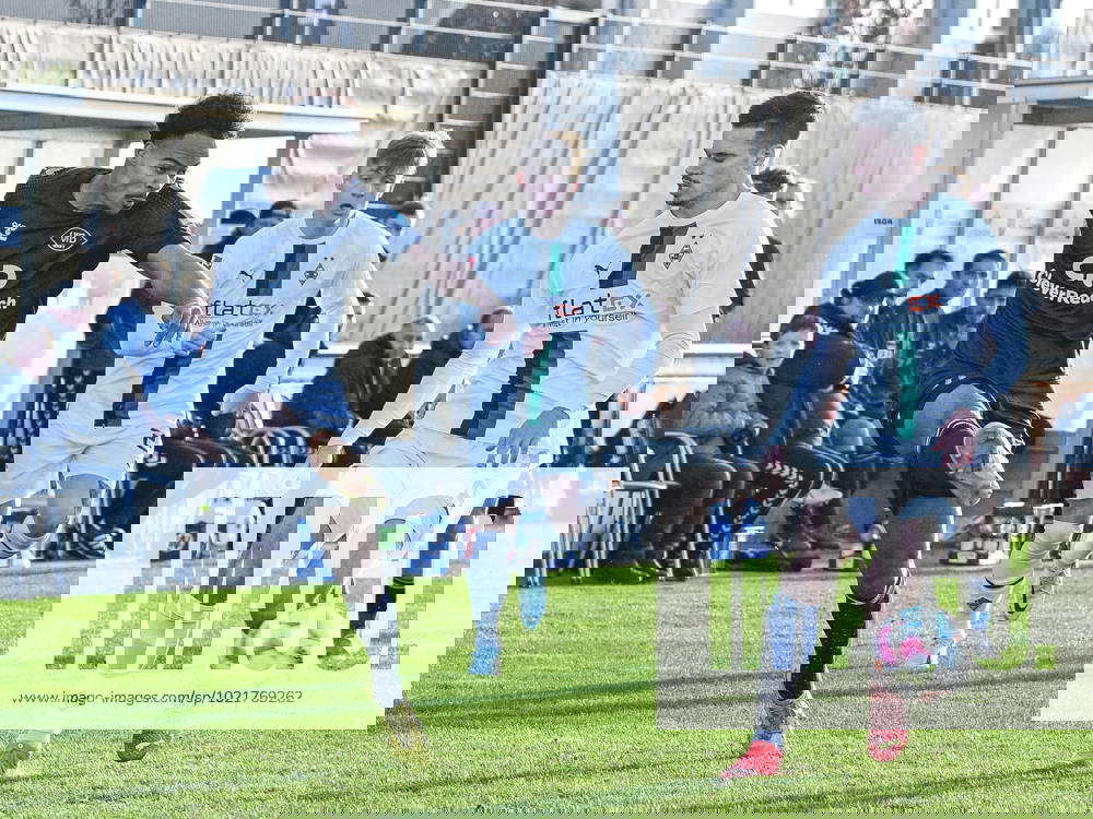 Ayodele Max Adetula VfB Oldenburg, 11 gets to the cross The ball goes ...