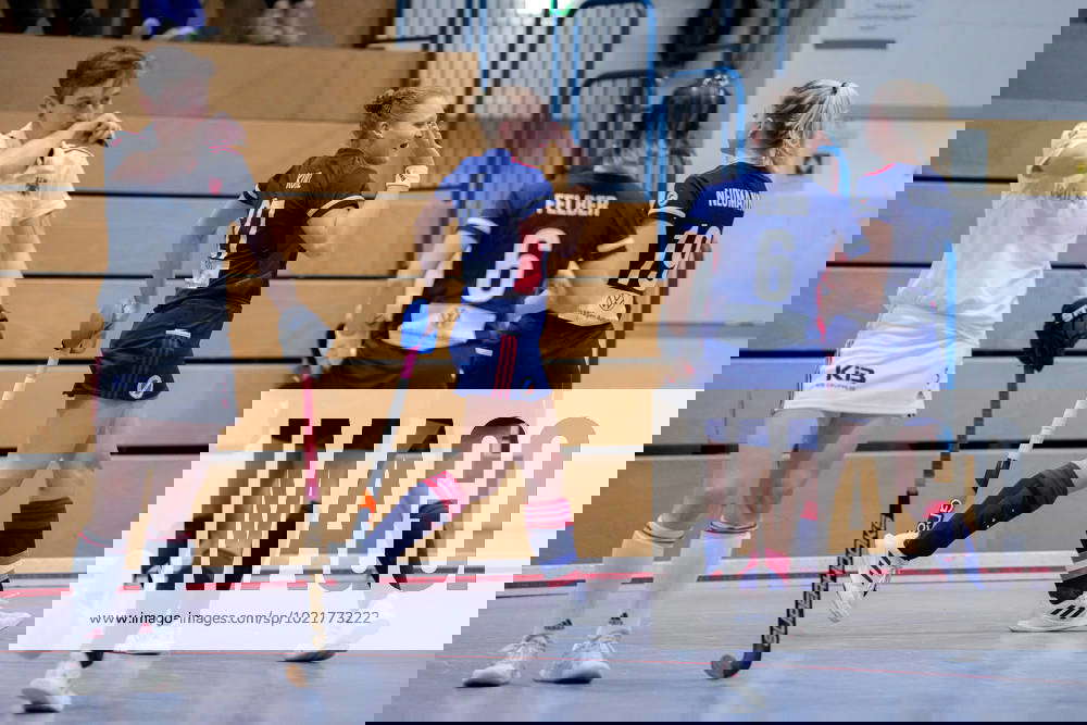 from left Julia Felßner NHTC, 5 , Goal scorer Stine Kurz MHC, 27 ...