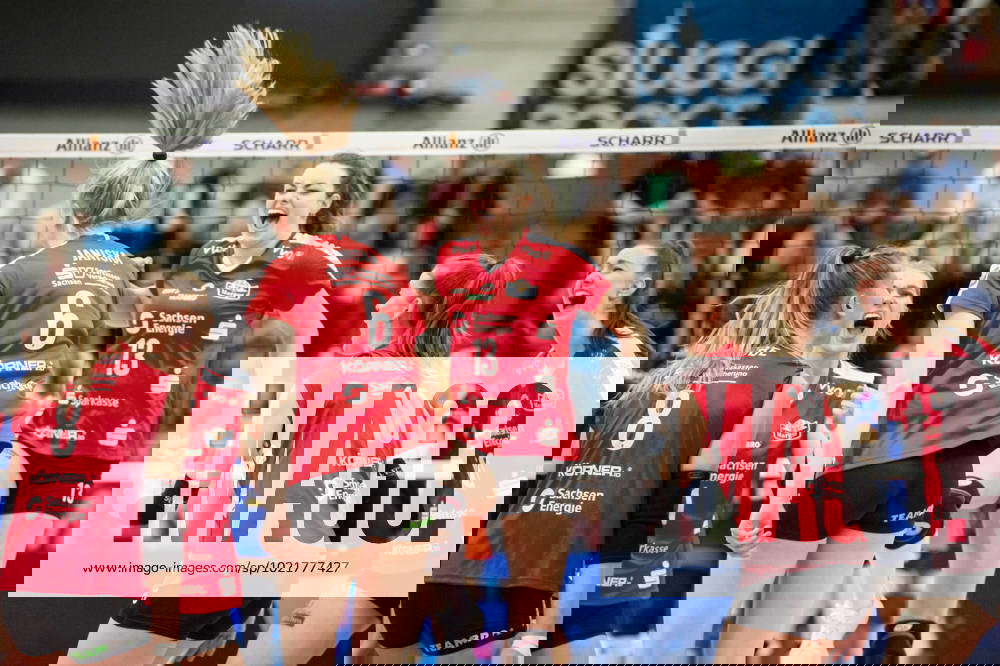 Cheers for Kayla Haneline Dresdner SC, 13 Monique Strubbe Dresdner SC ...