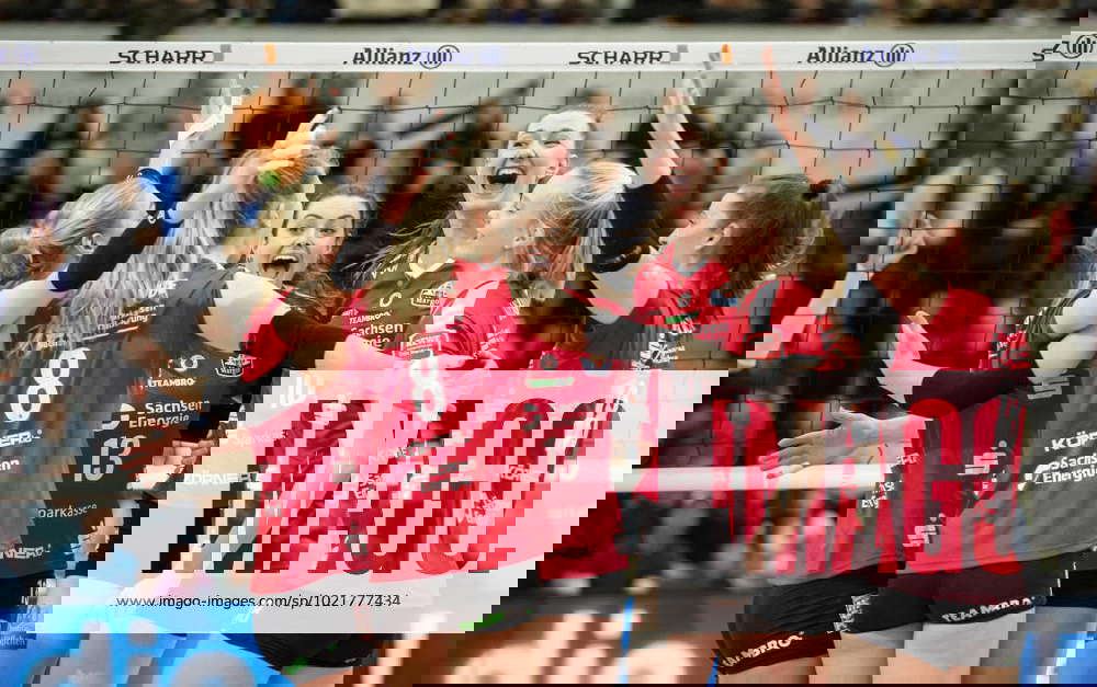 Cheering joy at Monique Strubbe Dresdner SC, 8 Kayla Haneline Dresdner ...