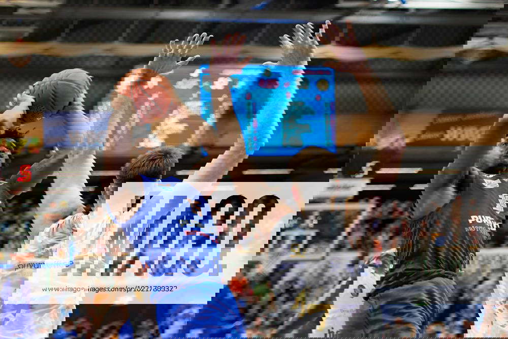 Stephon Jelks MBC, 15 , Dustin Sleva Braunschweig, 14 , Syntainics MBC vs Basketball Loewen