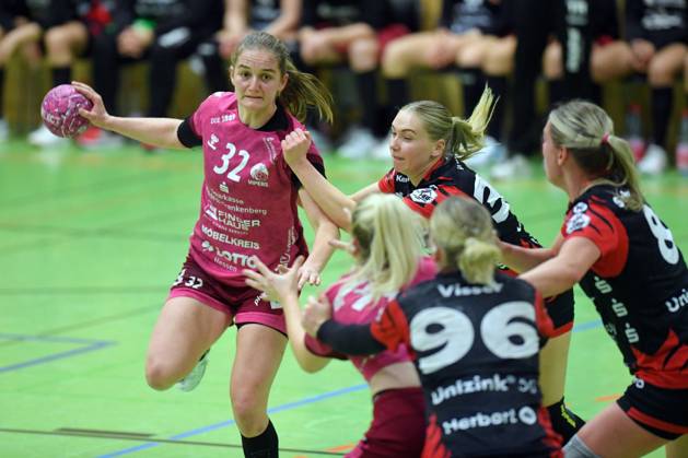Verena Osswald HSG Bad Wildungen Vipers on the ball, Kaba Gassama SG ...